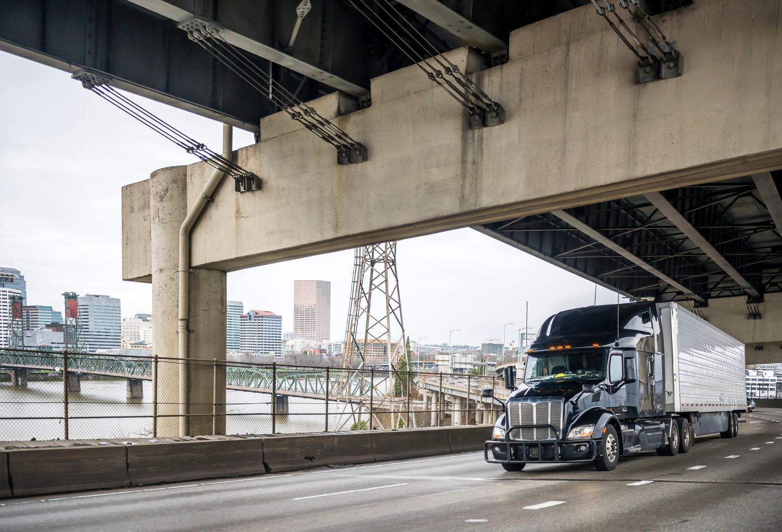 How to Do a Truck Driver Log Book: Paper Logs vs. Electronic Logs, HOS ...