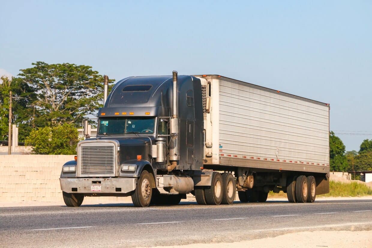 How to Do a Truck Driver Log Book: Paper Logs vs. Electronic Logs, HOS Rules and Exemptions