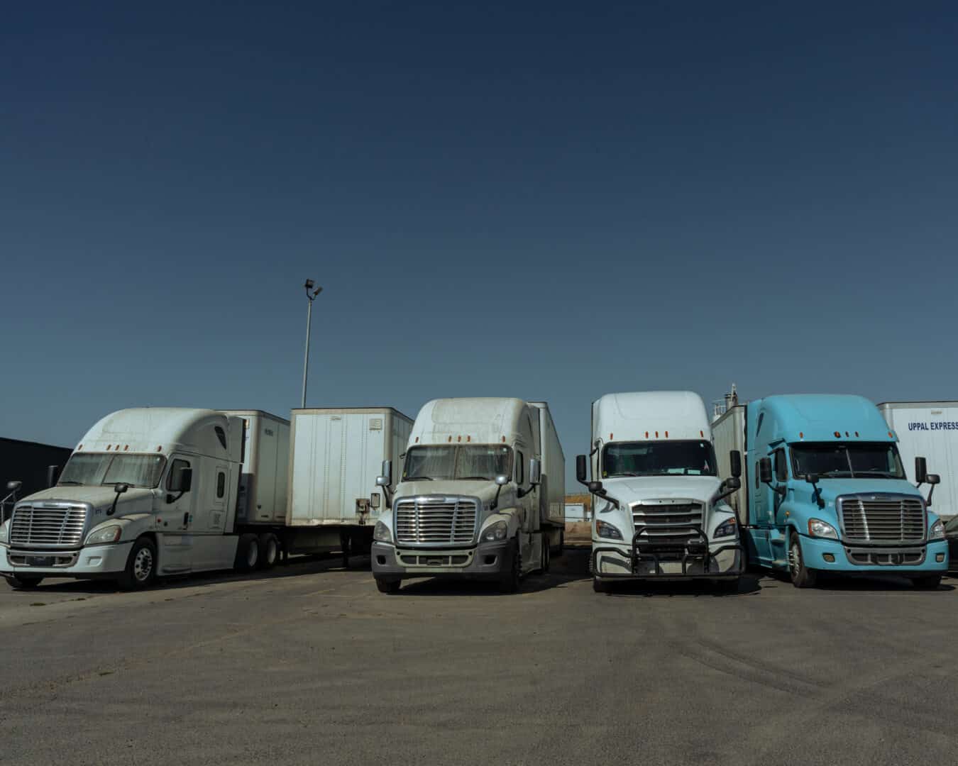 Commercial Truck Tracking Devices: GPS Tracking System for Commercial ...